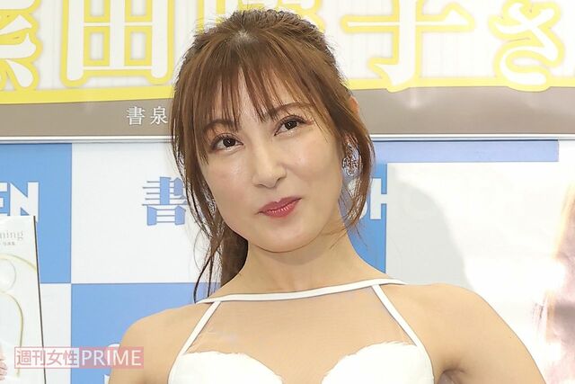 【画像・写真】モデル・藤川らるむ、“透けてる”成人式コーデに賛否両論「攻めててカッコいい」「ほとんど裸じゃん」過去にも“電車内での露出ドレス