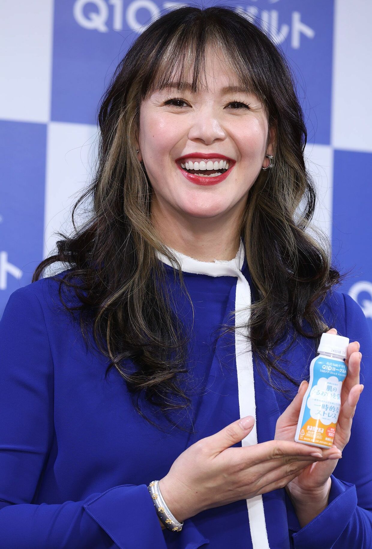 【画像・写真】『NEWS』増田貴久に『DayDay.』の集合写真で密着した“ミスユニバース”、知花くららにファン嫌悪「角度がきもい」 | 週刊女性PRIME